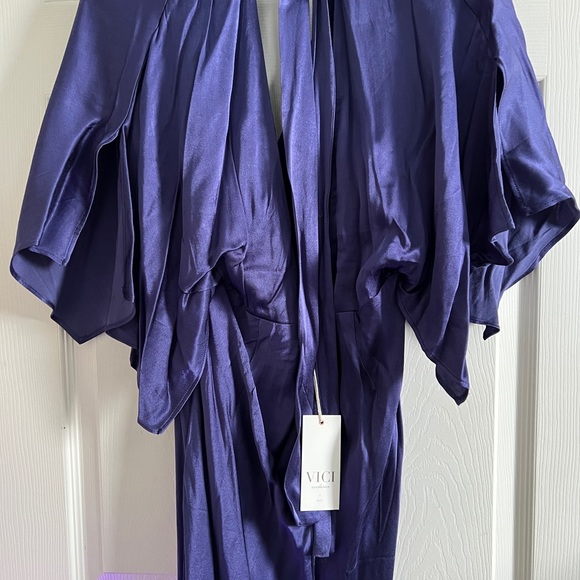 Vici | Dresses | Vici Kimono Satin Dress | Poshmark